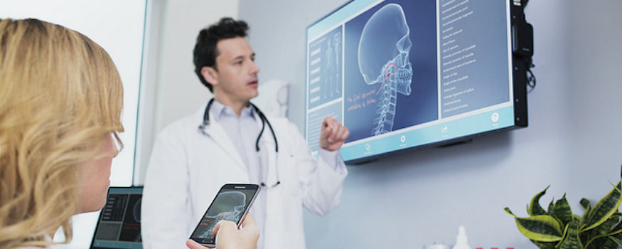 How Digital Signage Improves Hospital Communications