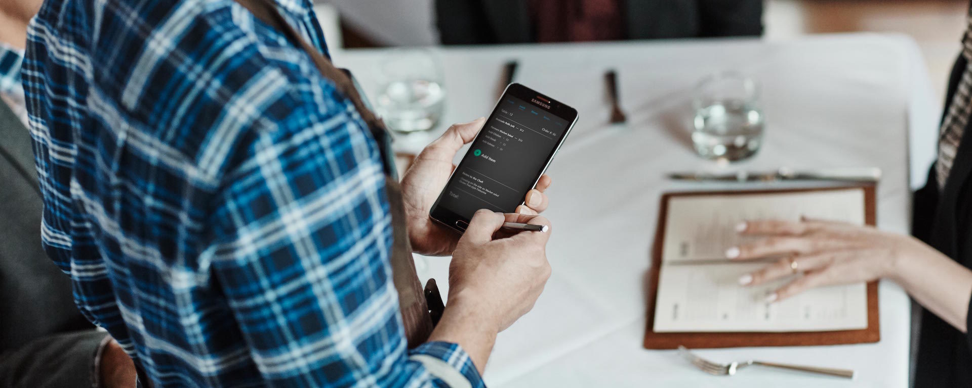Simplify Employee Management With Mobile Restaurant Tools