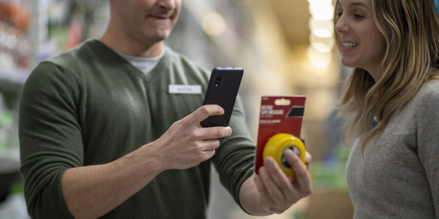 How retailers can deploy a Connected Associate program at scale ...