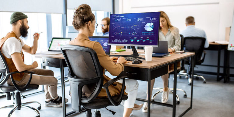 Daisy Chaining Monitors Delivers Fast ROI for Multitasking Workplaces