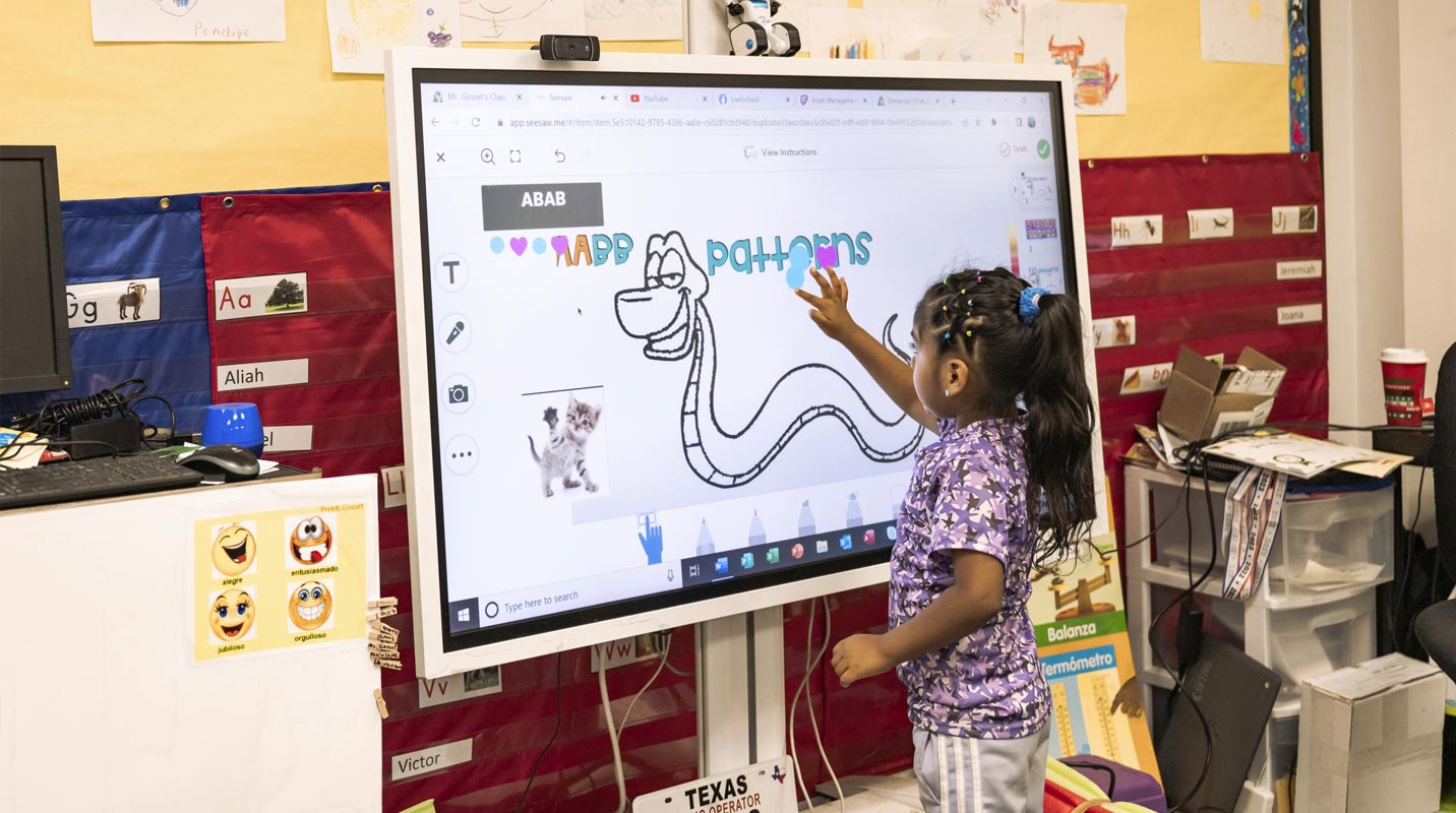 Interactive whiteboards promote learning, collaboration at Hogg New ...