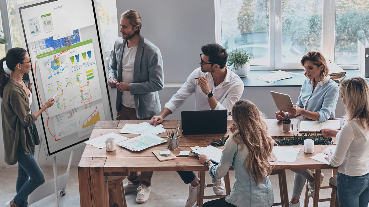 Upgrade Your Corporate Communication Strategy With Digital Signage