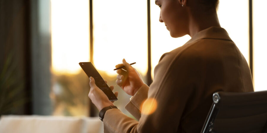 Mobile devices and your employees: To BYOD or not to BYOD? - Samsung ...