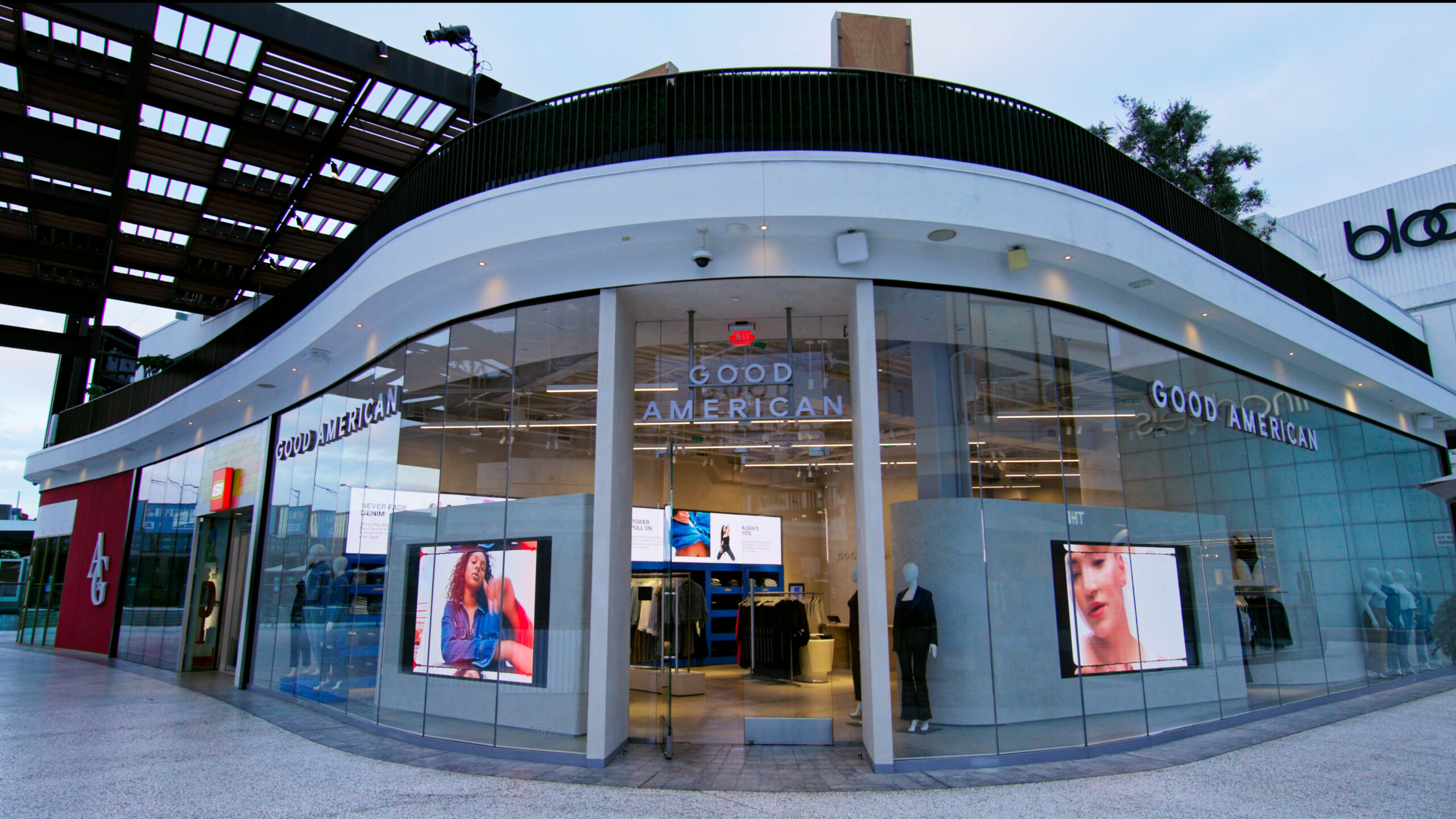 Good American seamlessly bridges online and in-person commerce with ...