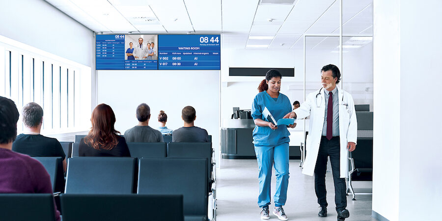 How digital signage enhances outpatient centers - Samsung Business Insights